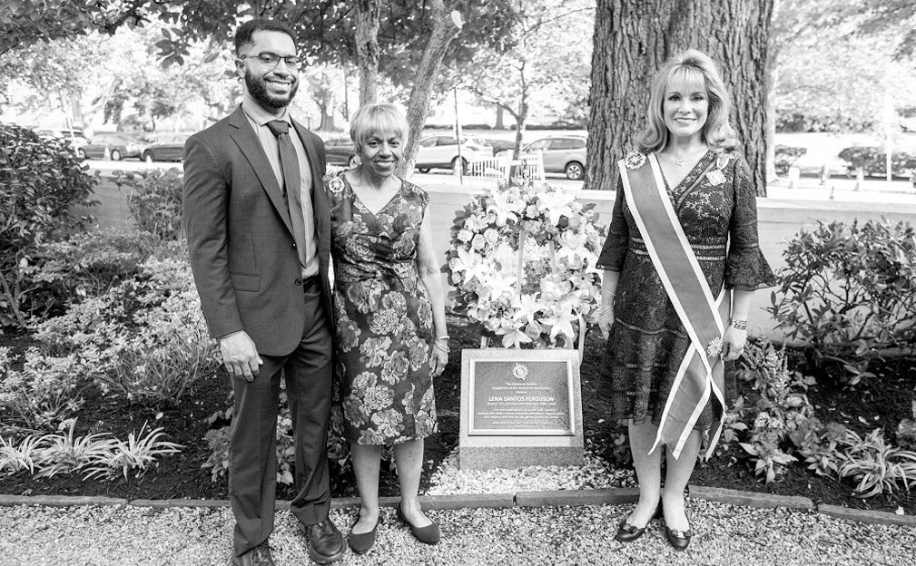 DAR Dedicates Memorial Plaque In Honor of Pathbreaking Member ...